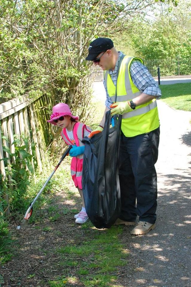Volunteer to tidy the town at monthly litter pick days - Melksham ...